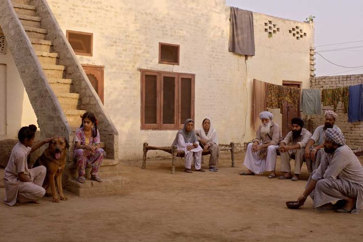 Chauthi Koot: Movie Review - Open The Magazine